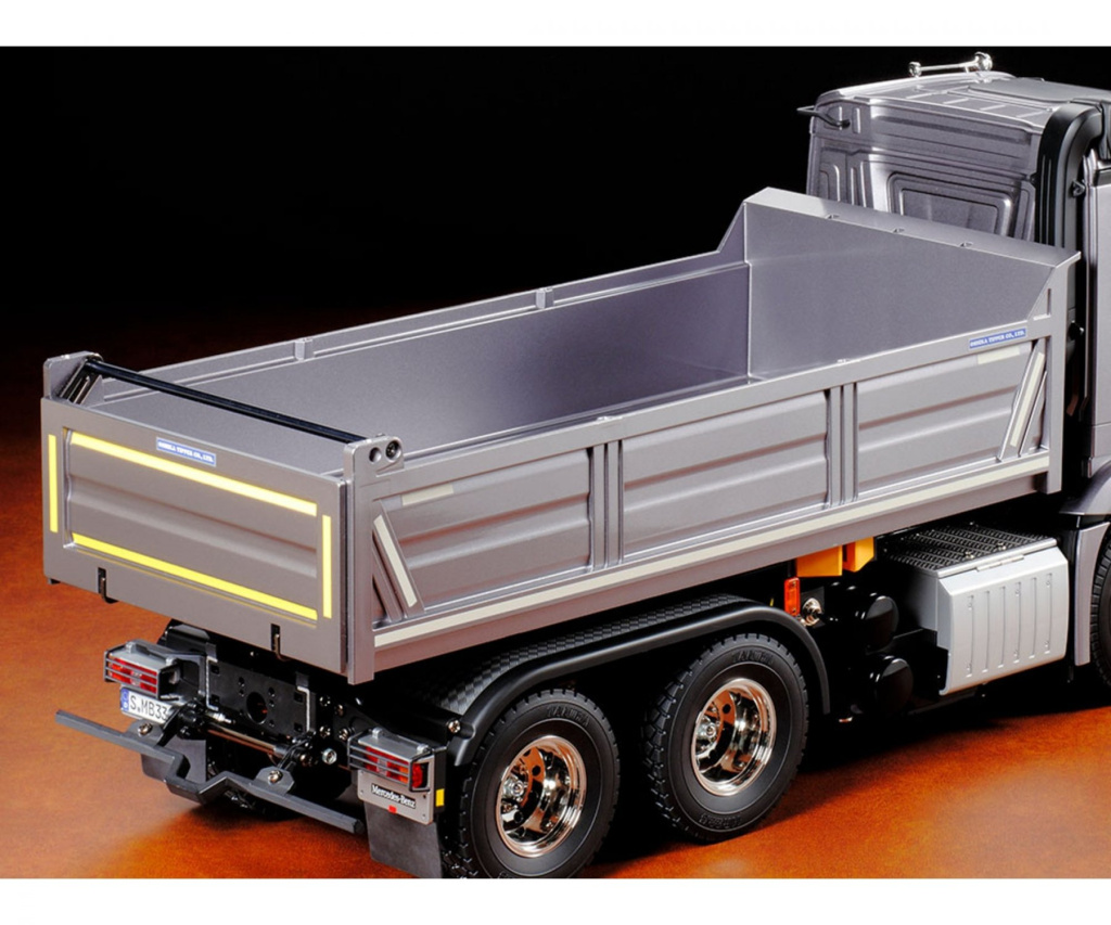 Tamiya MERCEDES-BENZ AROCS 3348 6X4 TIPPER TRUCK | Promodels.cz